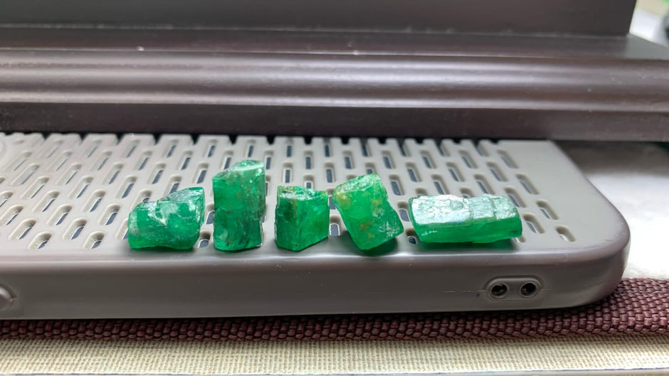 Raw Emerald Gemstones | Rough Emerald Stones – Natural Emeralds